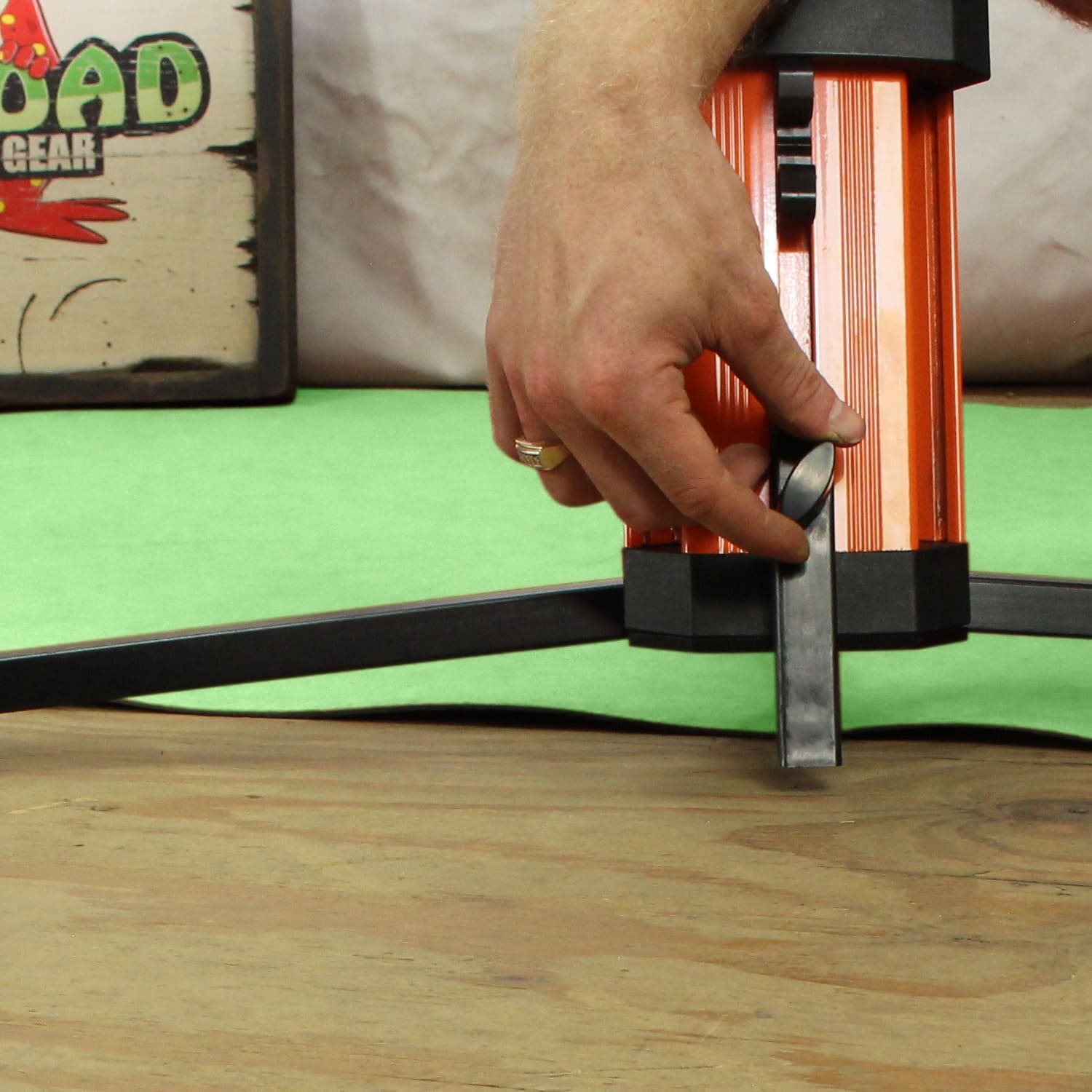 FAT TOAD 2-Tier Column Keyboard Stand with Mic Boom Arm - GeekStands.com