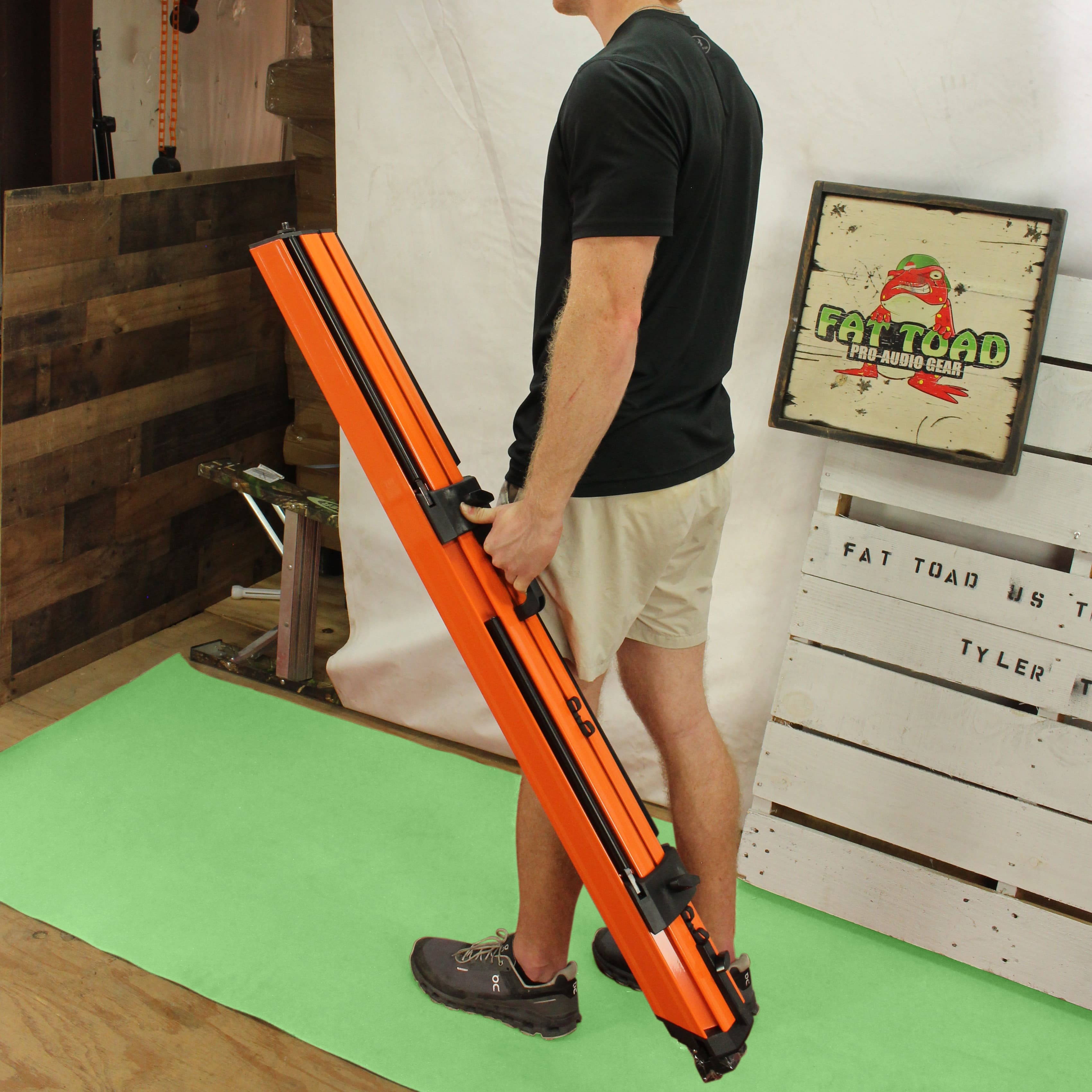 FAT TOAD 2-Tier Column Keyboard Stand with Mic Boom Arm - GeekStands.com